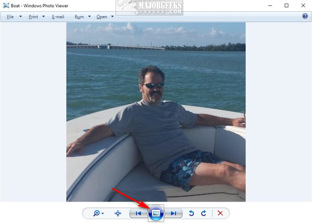 4 Ways to View Pictures as a Slideshow in Windows 10 - MajorGeeks